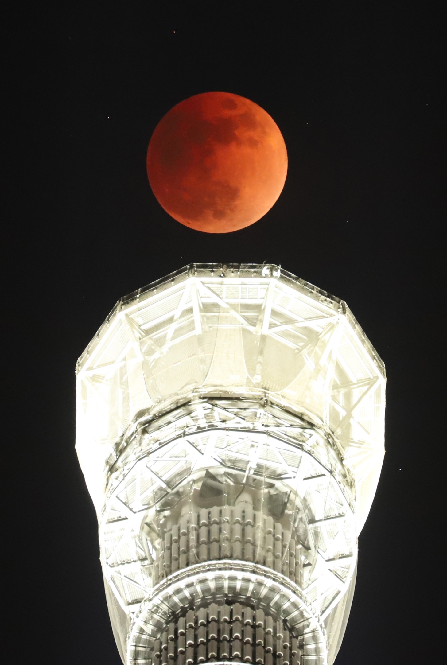 Tokyo’s View of the Total Lunar Eclipse | JAPAN Forward