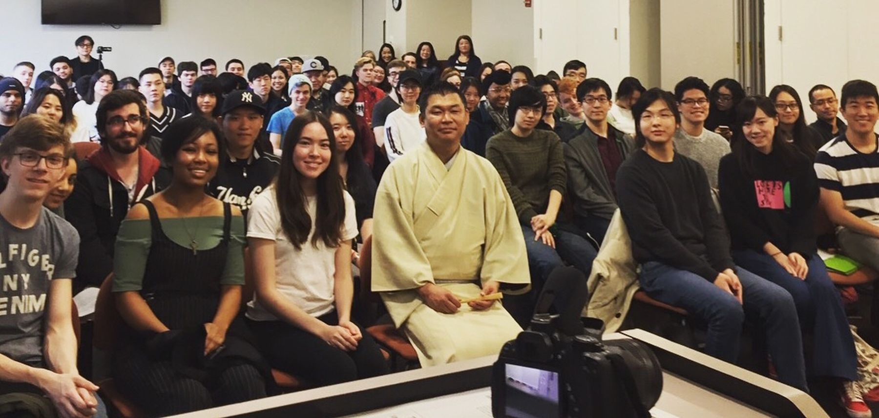 Yanagiya Tozaburo Introduces ‘Rakugo’ to the World | JAPAN Forward