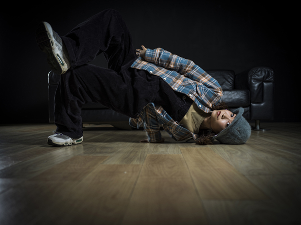 how-to-shoot-breakdancing-with-hasselblad-cameras-hero | JAPAN Forward