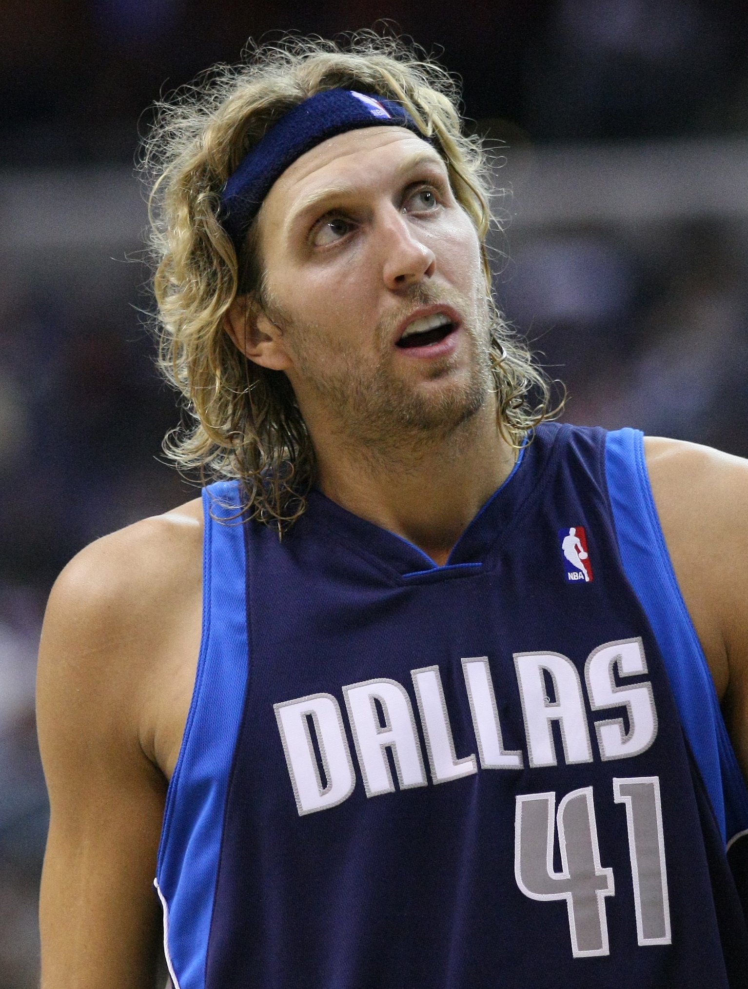 Dirk_Nowitzki_Mavs_2009 by Keith Allison | JAPAN Forward