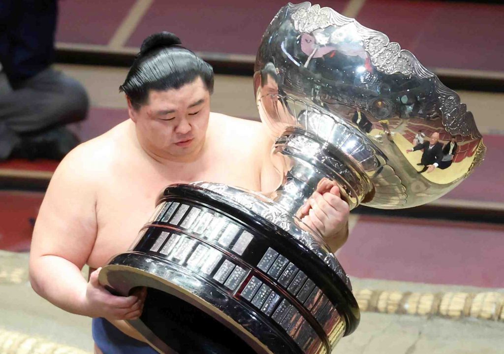 SUMO | Shodai Claims First Emperor's Cup Title at Autumn Basho | JAPAN ...