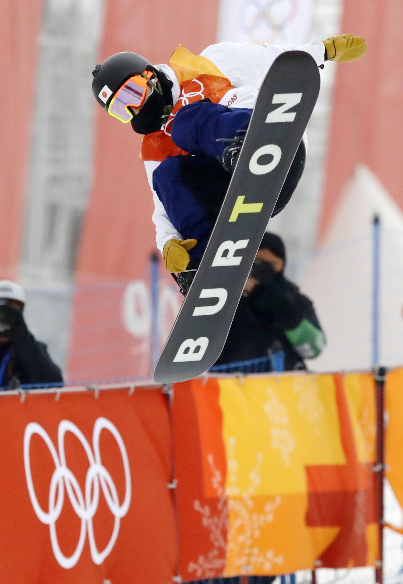 [JAPAN SPORTS NOTEBOOK] Ayumu Hirano Swaps Snowboard for Skateboard in ...