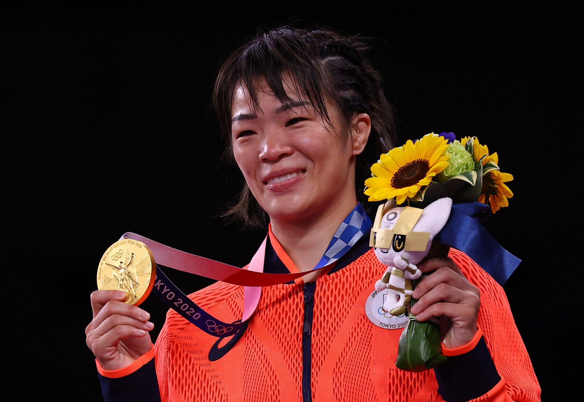 WRESTLING | Risako Kawai Follows Sister Yukako in Winning Gold | JAPAN ...