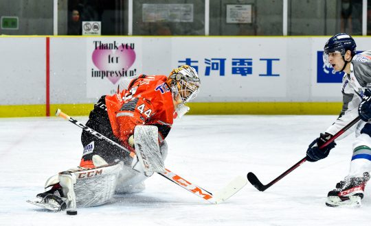 ICE HOCKEY | Trailblazer Yutaka Fukufuji Backstops His Team to Success ...