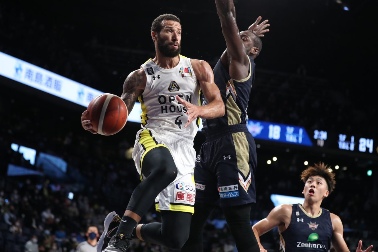 BASKETBALL | Tom Wisman Devises Winning Strategies for Gunma Crane ...