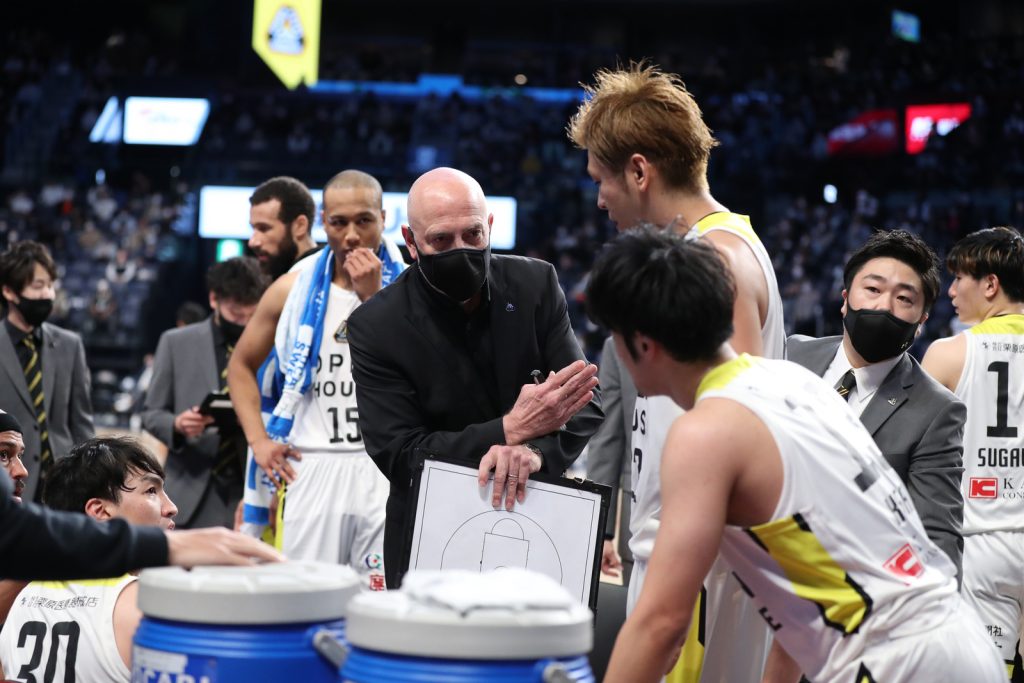 BASKETBALL | Tom Wisman Devises Winning Strategies for Gunma Crane ...