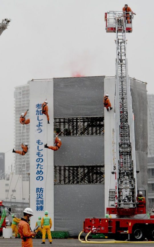 [Hidden Wonders of Japan] Tokyo Firefighters Awe Crowds For The First ...
