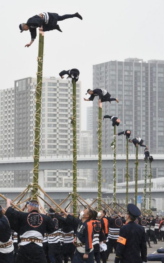 [Hidden Wonders of Japan] Tokyo Firefighters Awe Crowds For The First ...