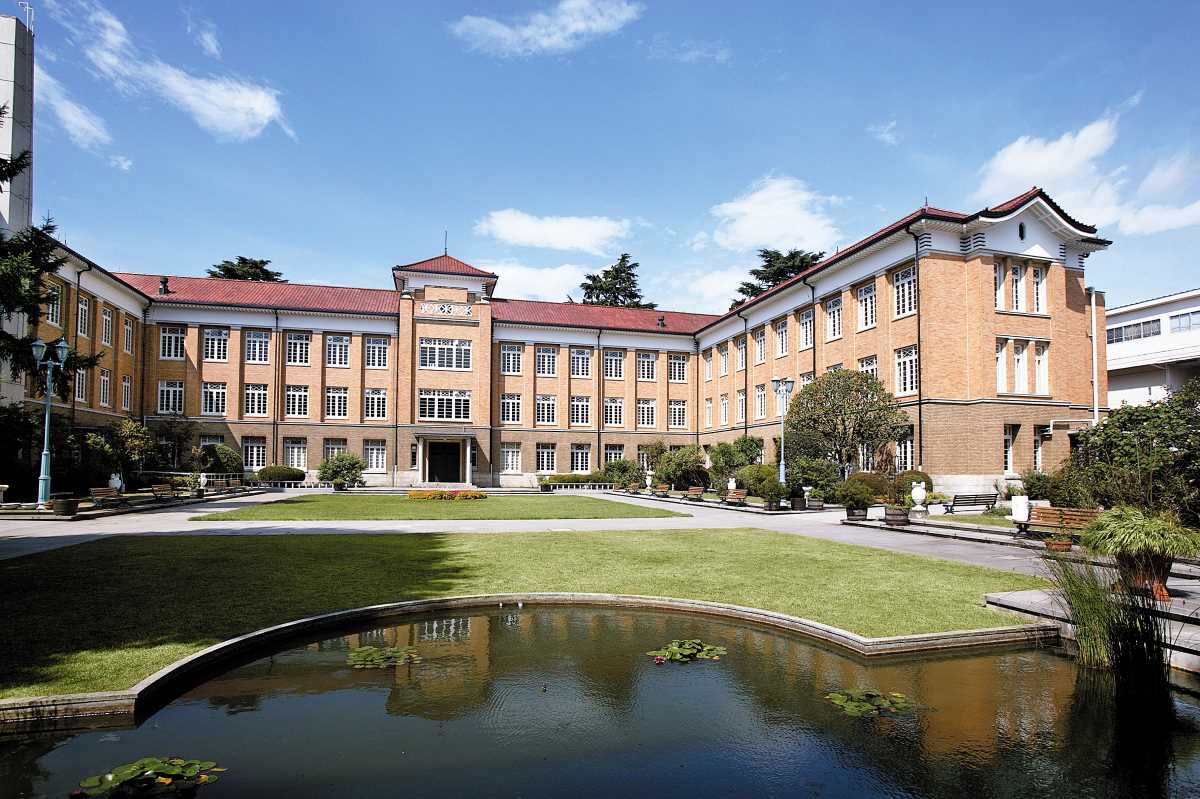 1 Tsuda University center courtyard with pond | JAPAN Forward