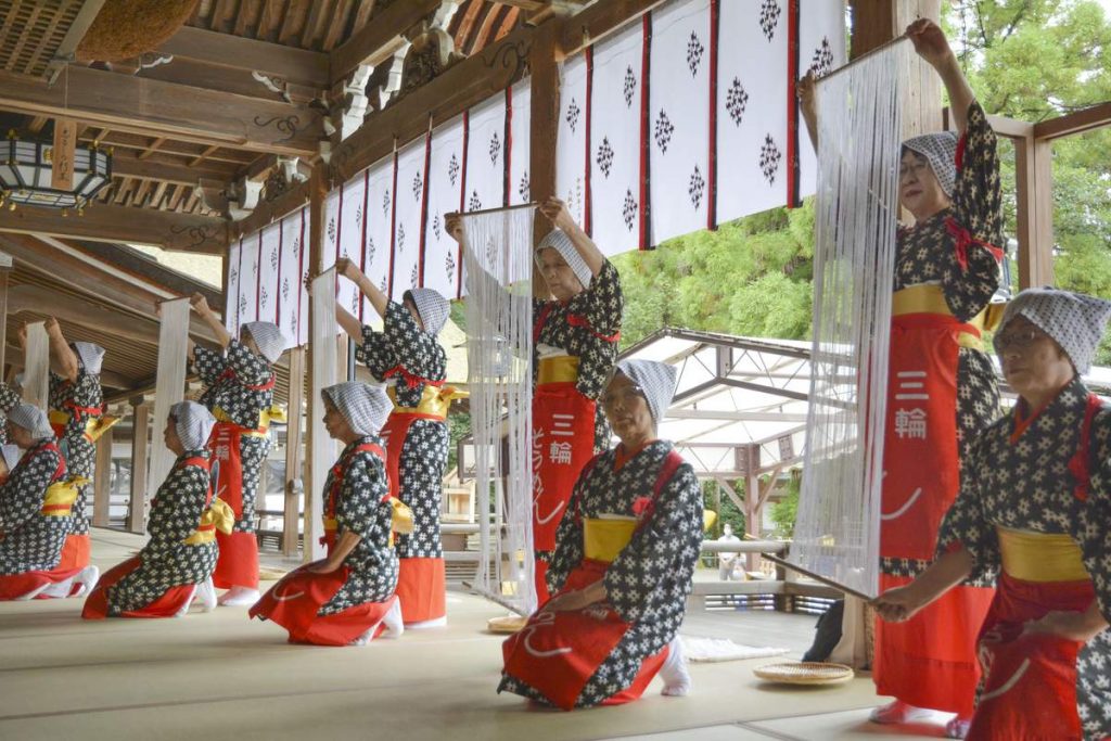 [Hidden Wonders of Japan] Song, Dance, and Somen Noodles at Omiwa ...