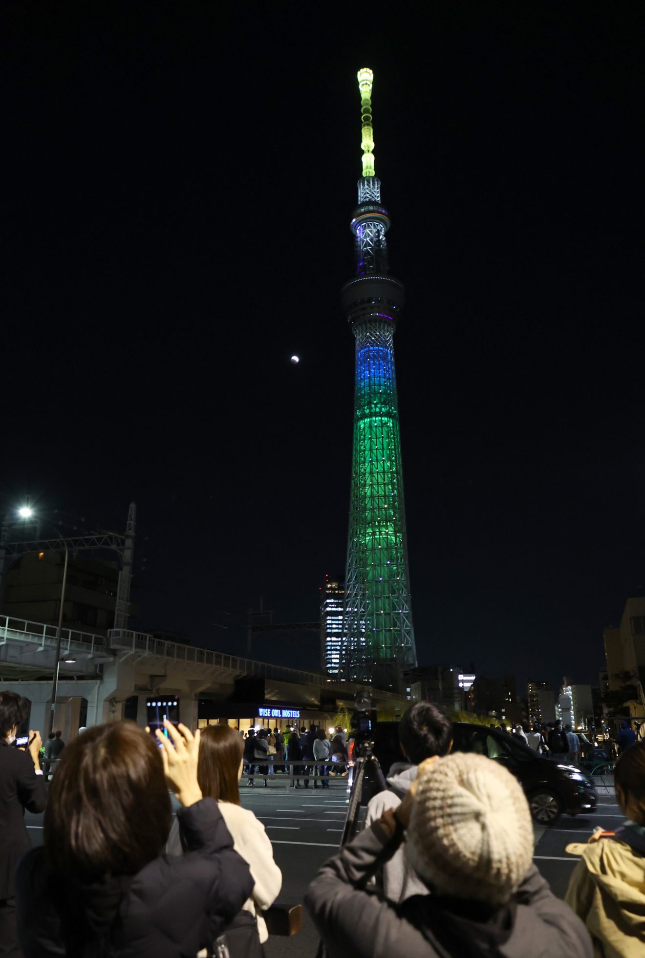 LOOK: Uranus Lines Up With Lunar Eclipse for First in 442-Years Solar ...