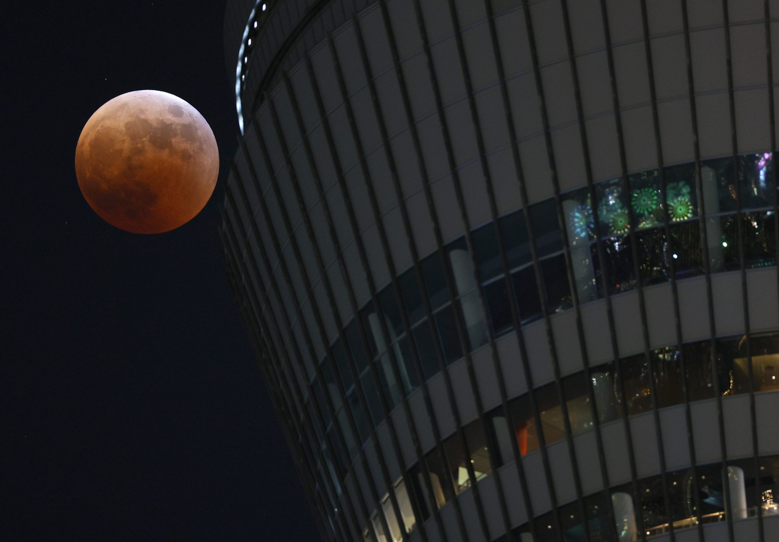 Total lunar eclipse | JAPAN Forward