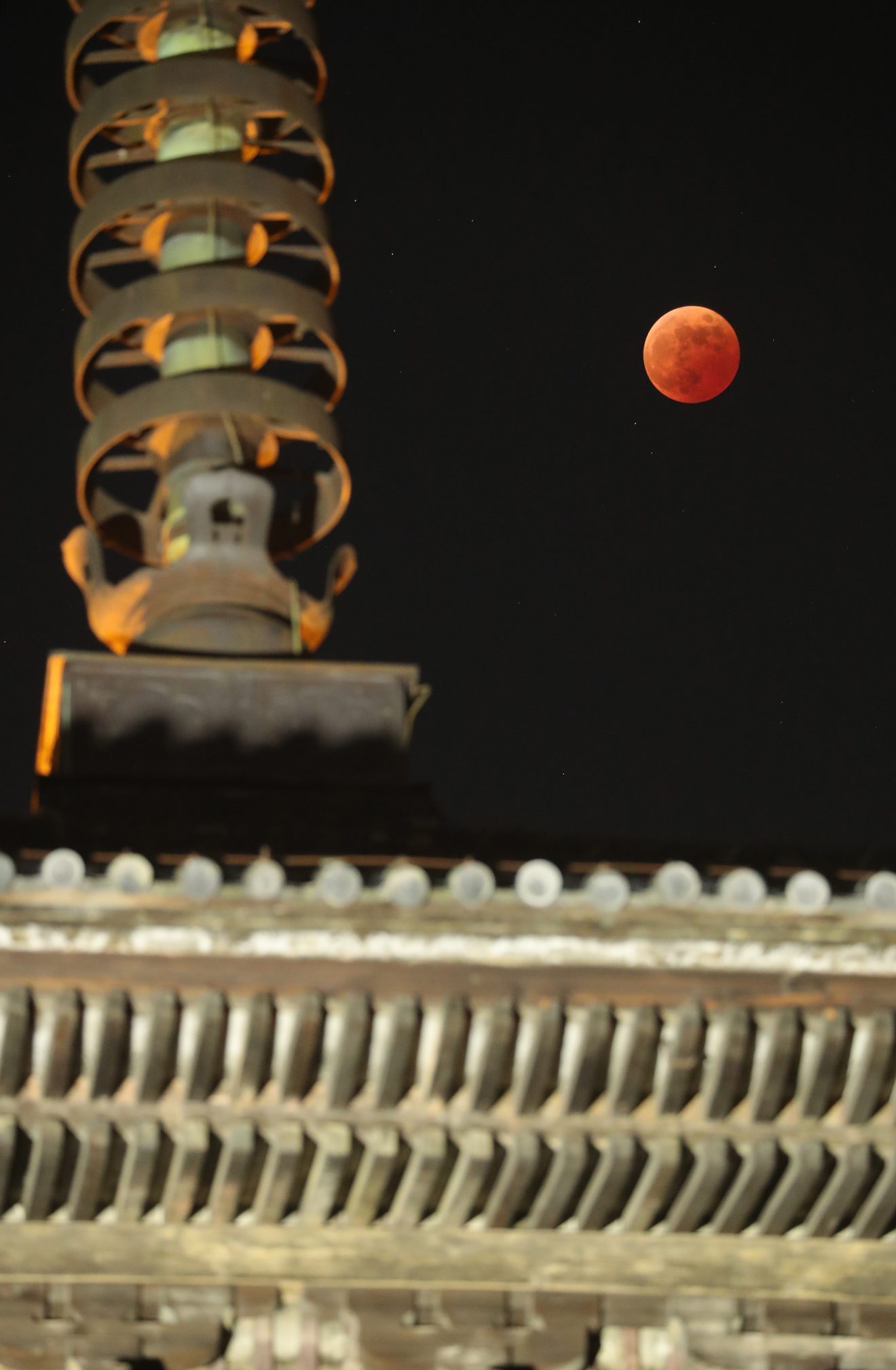 LOOK: Uranus Lines Up With Lunar Eclipse for First in 442-Years Solar ...