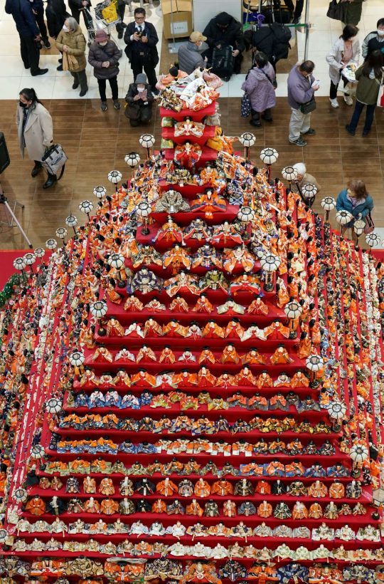 [Hidden Wonders of Japan] Colossal Hinamatsuri Pyramid Steals the Show ...