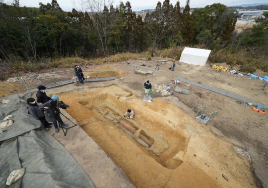 Tomio Maruyama Tumulus: Serpentine Sword and Shield-Shaped Mirror of ...