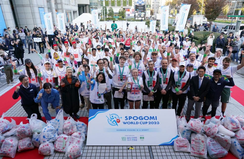 Which Team's Best at Picking Up Litter? 21 Countries Compete in First ...