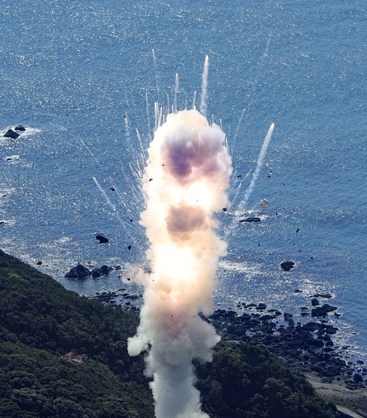 SPACE ONE Rocket Explodes Seconds After Launch | JAPAN Forward