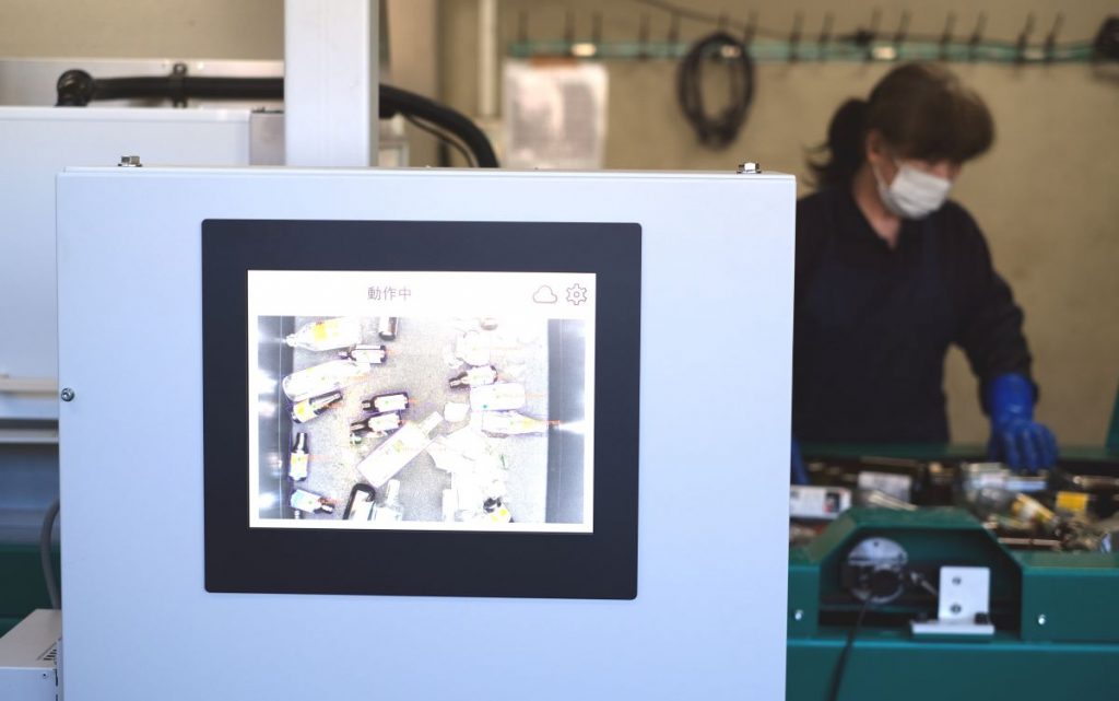 Glass Recycling Gets a Boost with AI-Powered Sorting | JAPAN Forward