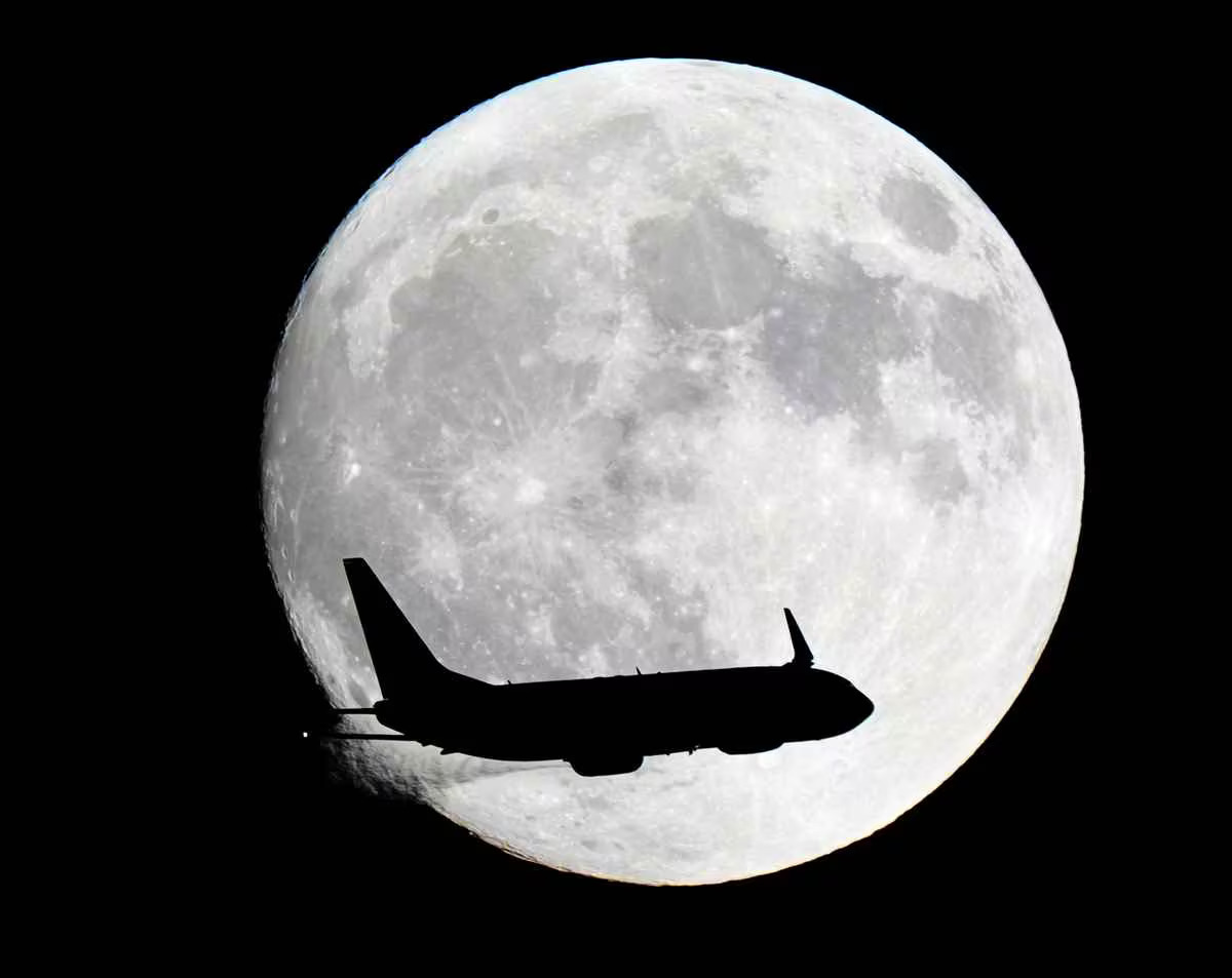 Beautiful Harvest Moon Lights Up Japan's Cities for the Perfect Shot ...